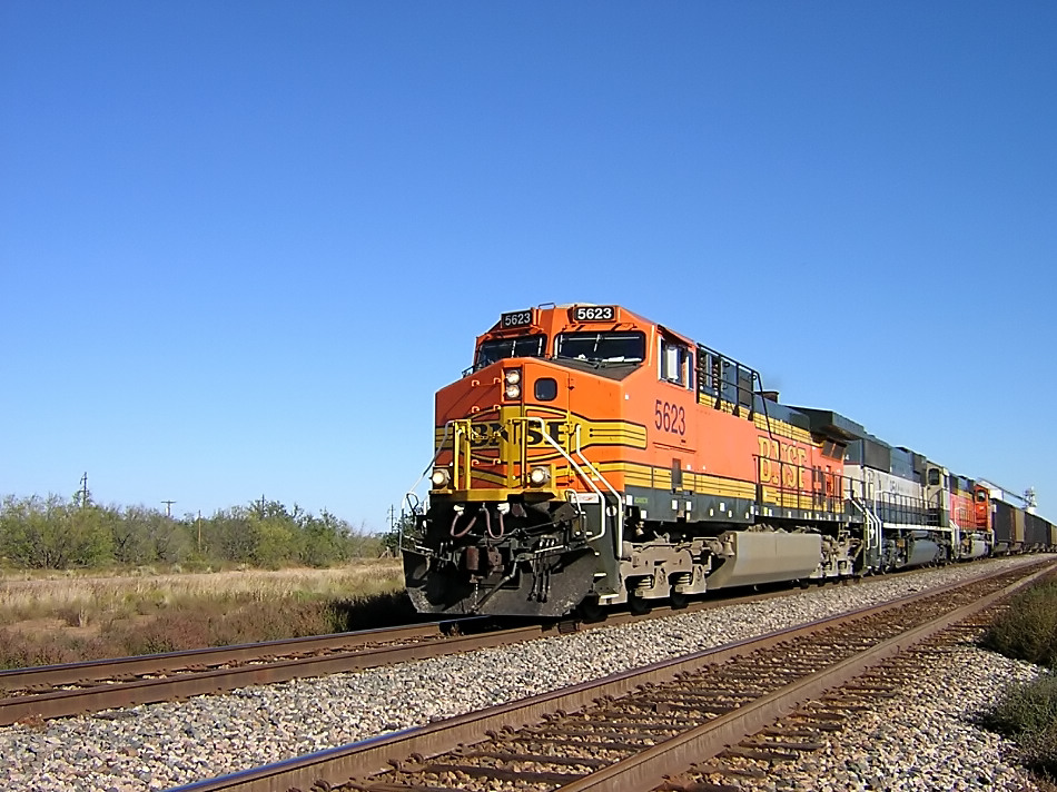 BNSF 5623